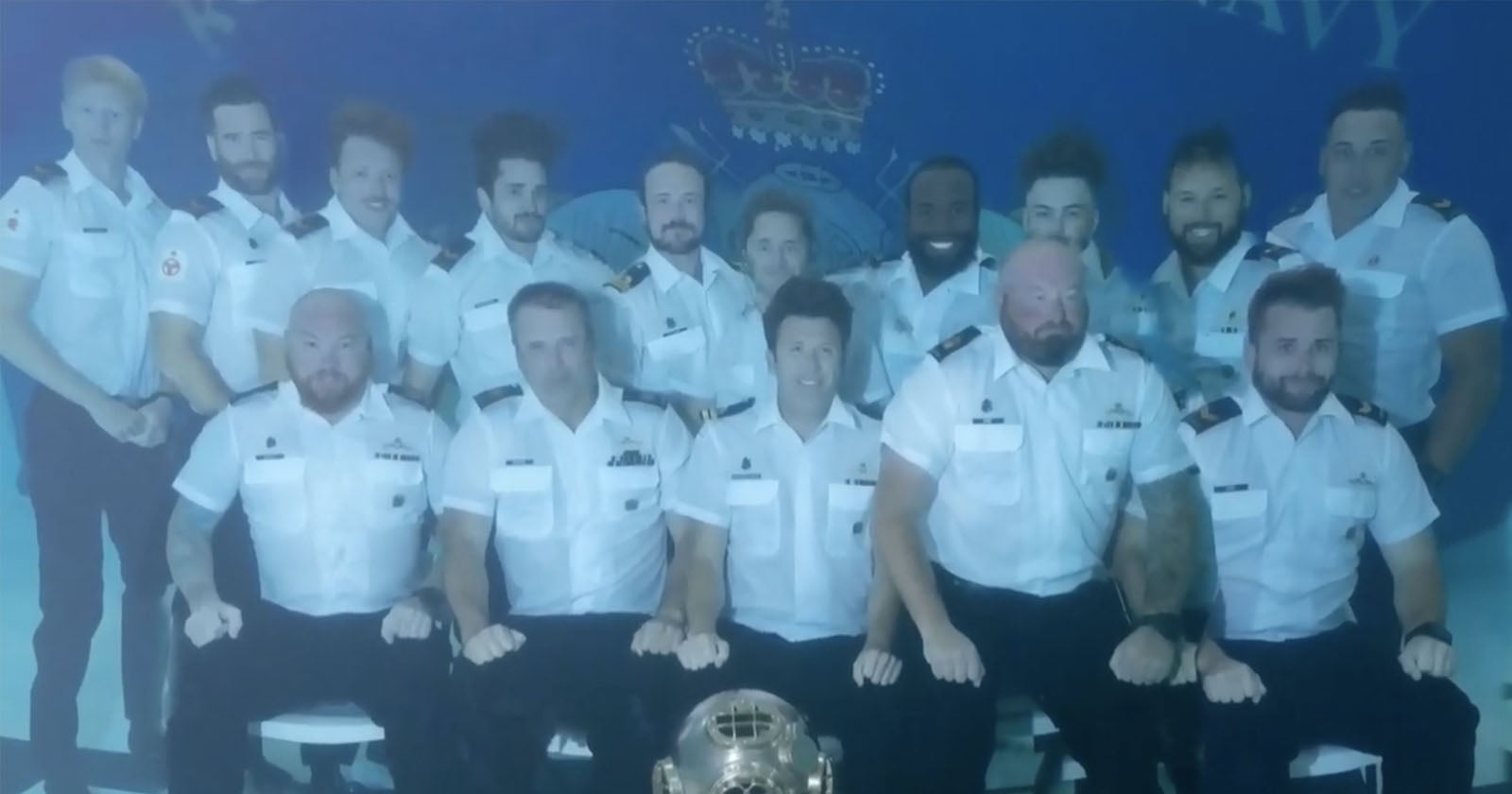 Photographer Tasked with Capturing Underwater Graduation Class Photo ...