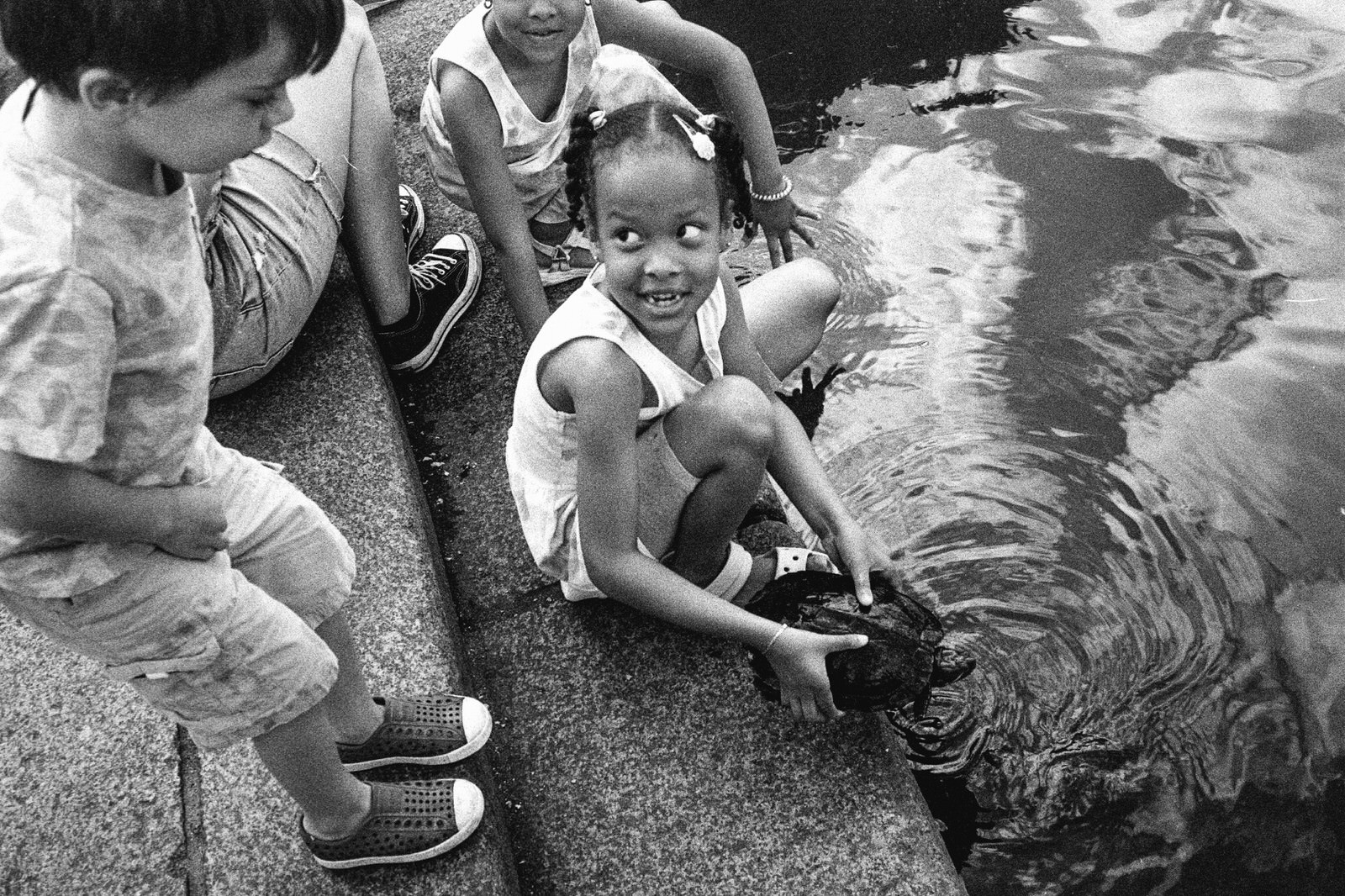 The Benefit to Being Conspicuous While Photographing | PetaPixel