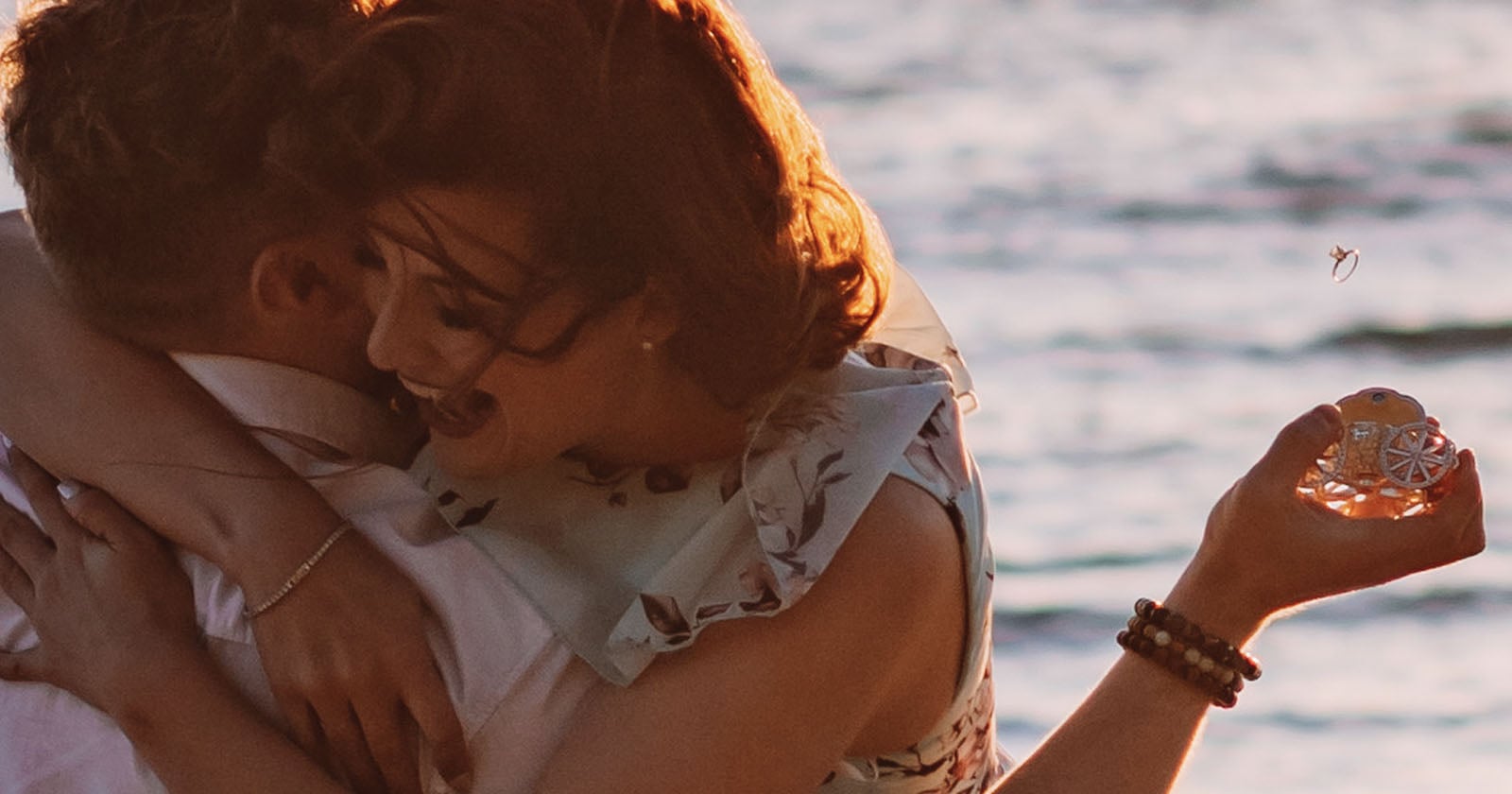 Photographer Captures Moment Couple Lose Engagement Ring in Sand ...