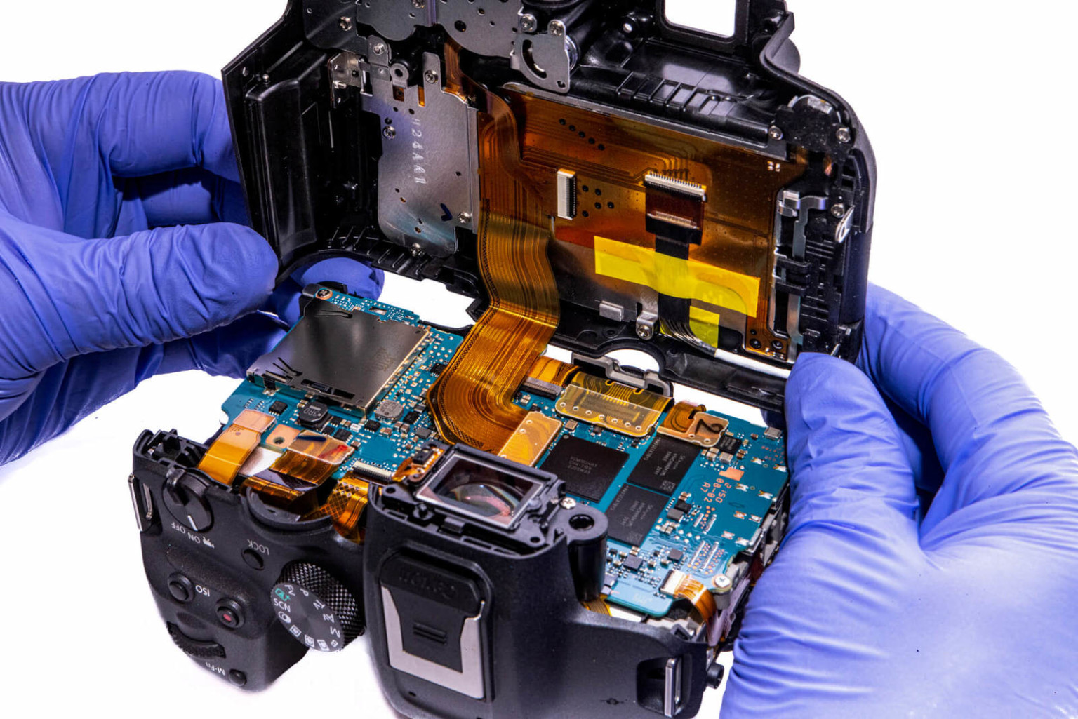 Canon EOS R7 Teardown: Inside the Prosumer APS-C Mirrorless Camera ...