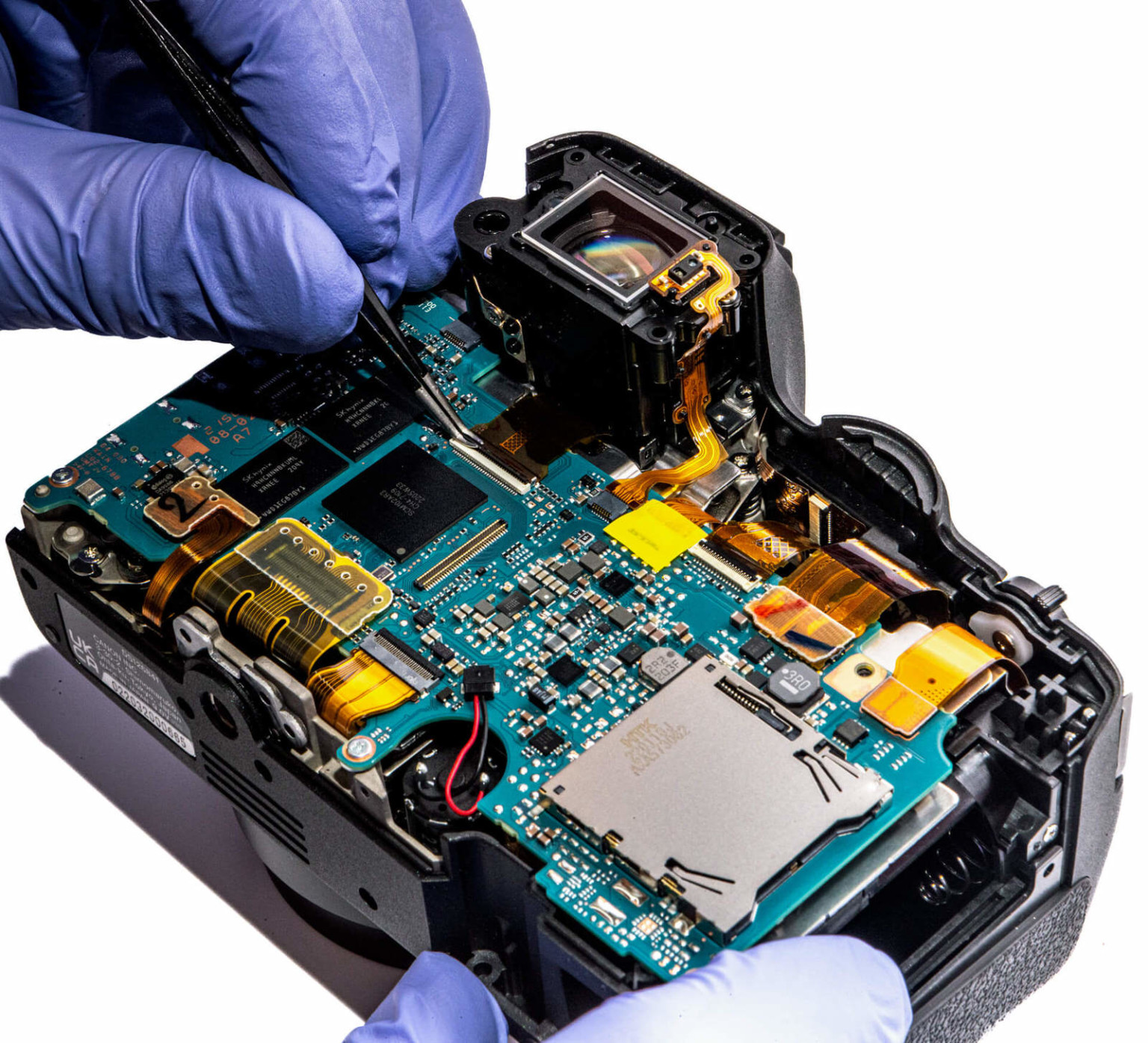 Canon EOS R7 Teardown: Inside the Prosumer APS-C Mirrorless Camera ...