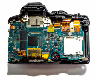 Canon EOS R7 Teardown: Inside the Prosumer APS-C Mirrorless Camera ...