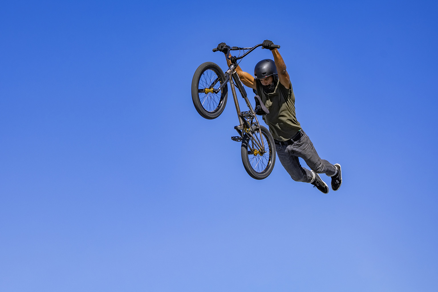 Hands-On with the Canon EOS R6 Mark II: It's Basically a Mini R3 ...