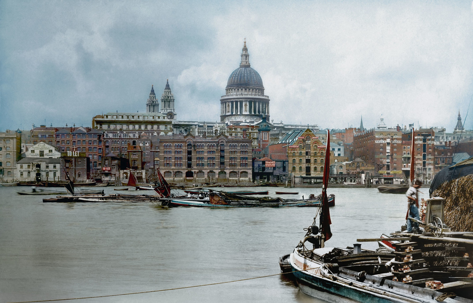 Colorized Photos of London Showcase its Turbulent and Magnificent ...
