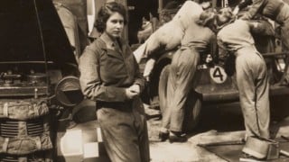 Rare Photos of Queen Elizabeth II as a Mechanic During Second World War ...