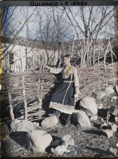 Museum Releases Early Color Photos of a Vanished World a Century Ago ...