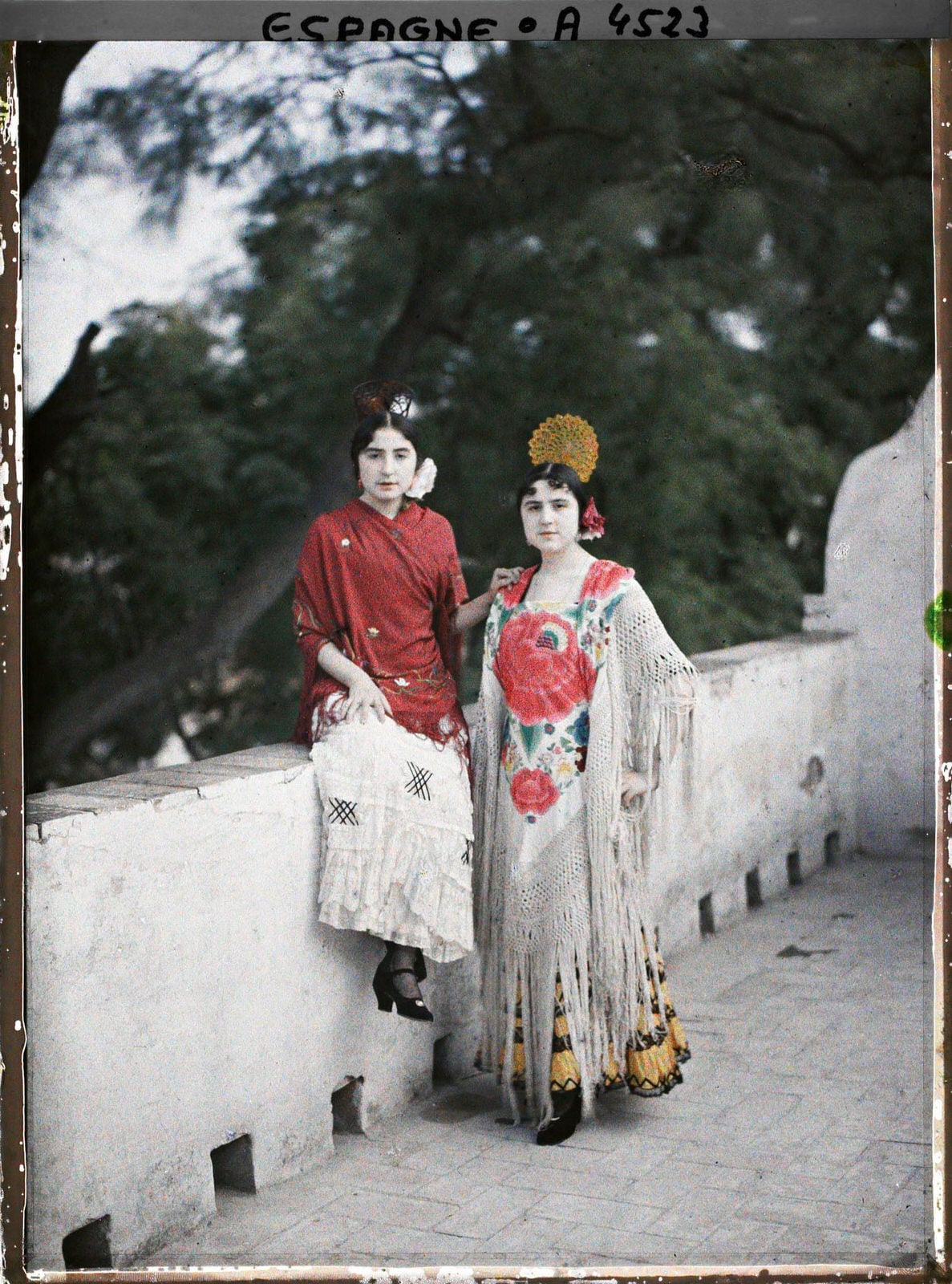 Museum Releases Early Color Photos of a Vanished World a Century Ago ...