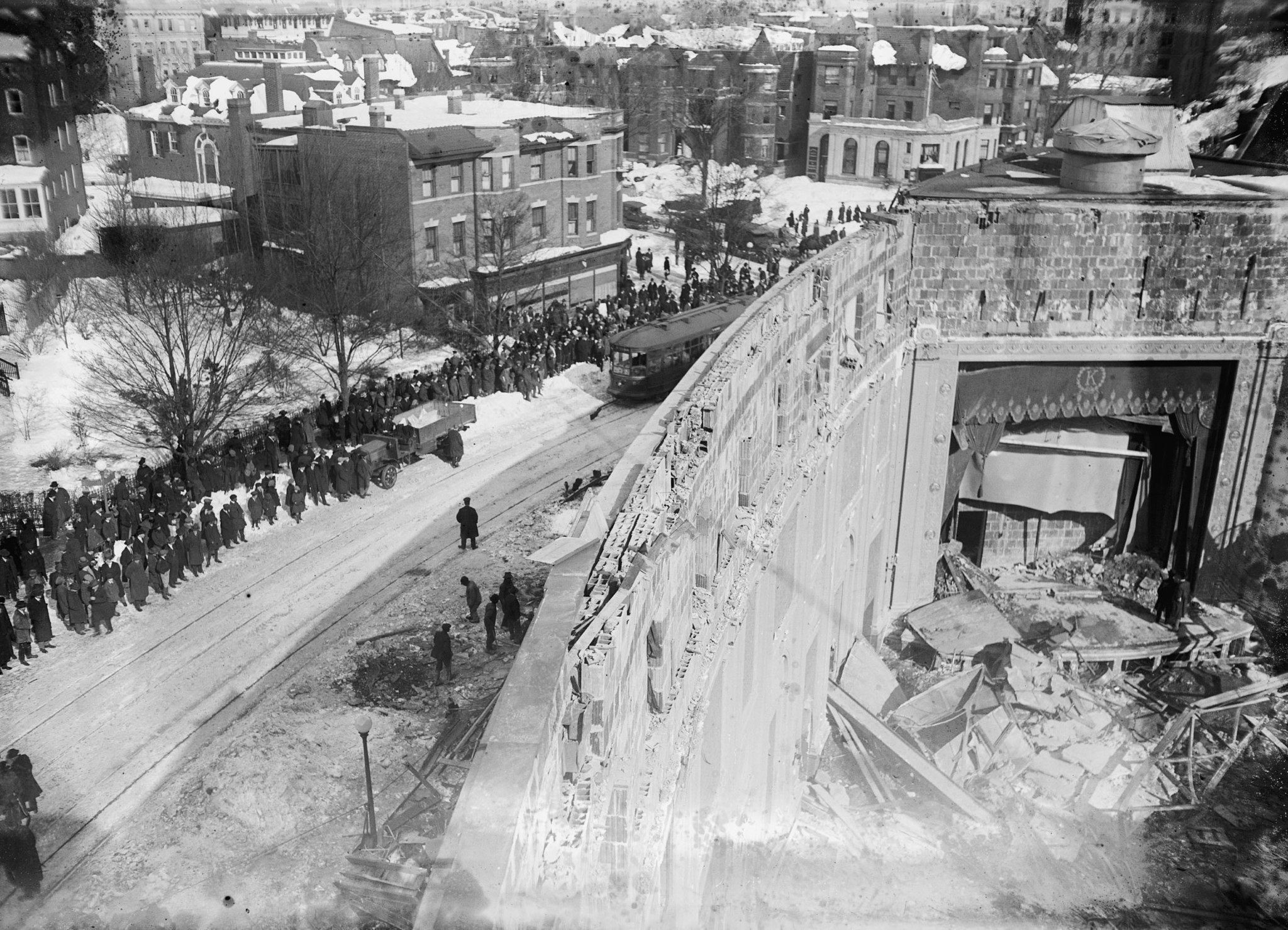 The Deadly Snowstorm of '22: Historic Photos of Blizzard from 100 Years ...