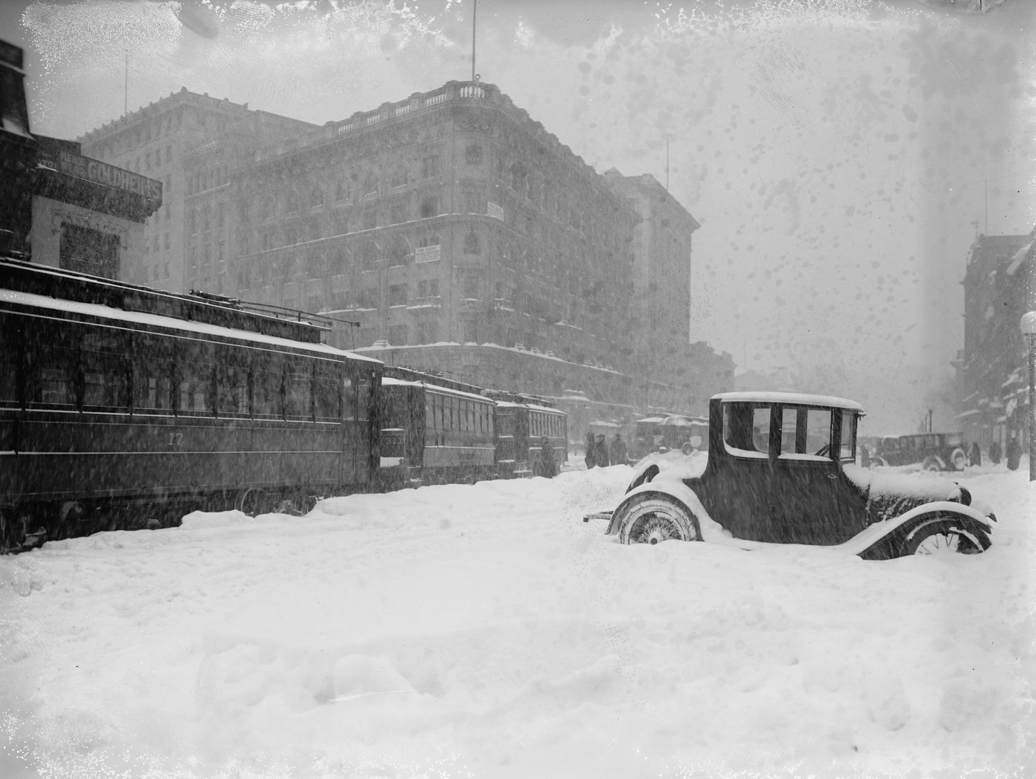 The Deadly Snowstorm of '22: Historic Photos of Blizzard from 100 Years ...