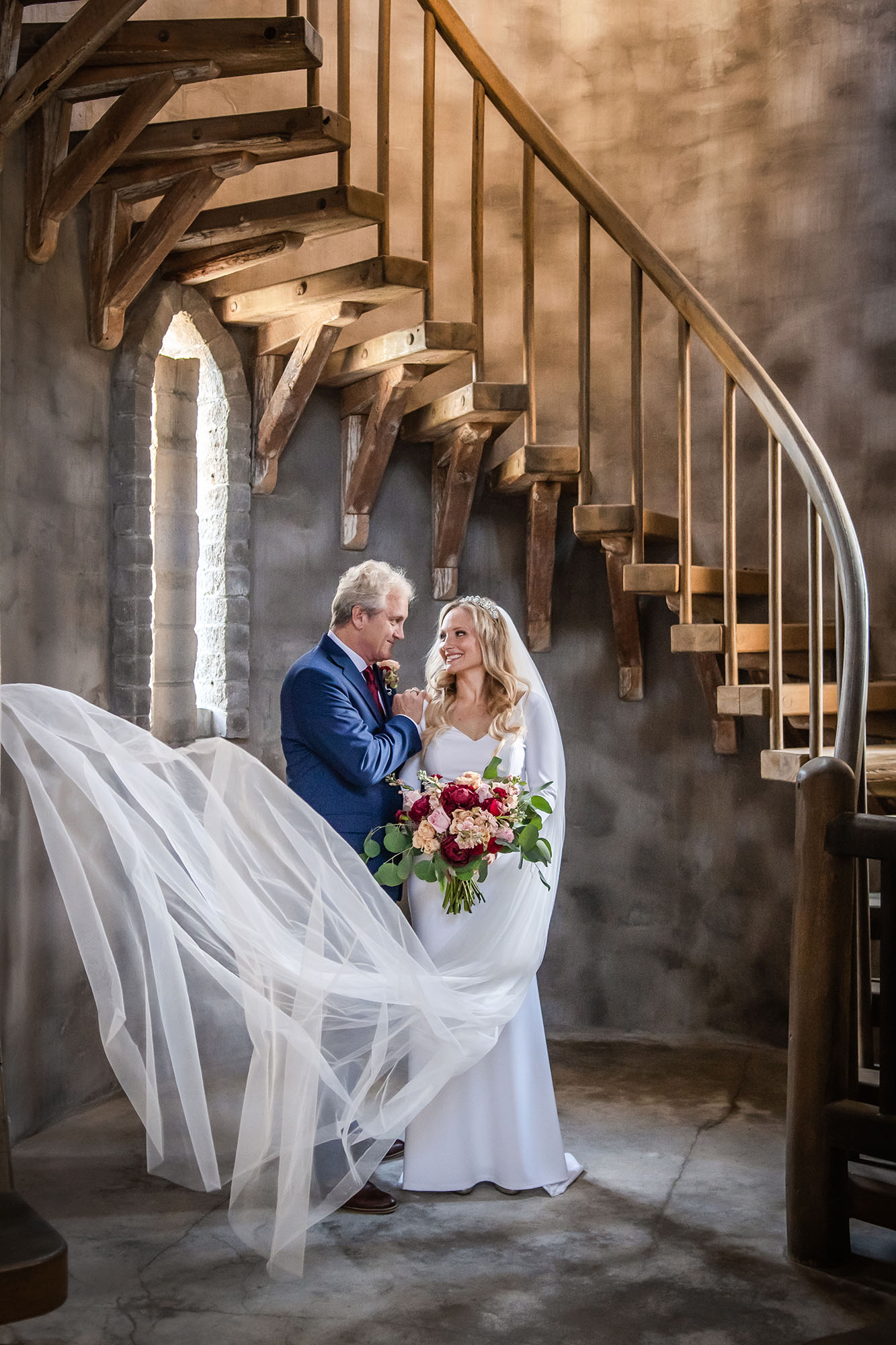 SpaceX Rocket Photobombs Couple's Wedding Picture | PetaPixel