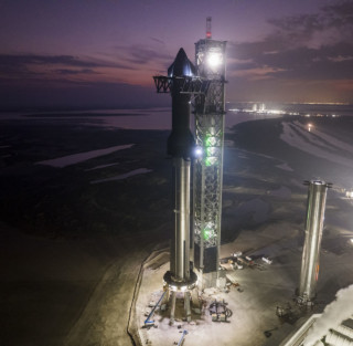 Epic Photos of SpaceX's Massive Starship Rocket on Launch Pad | PetaPixel