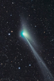 Stunning Photos of Comet with Broken Tail Streaking Through Solar ...