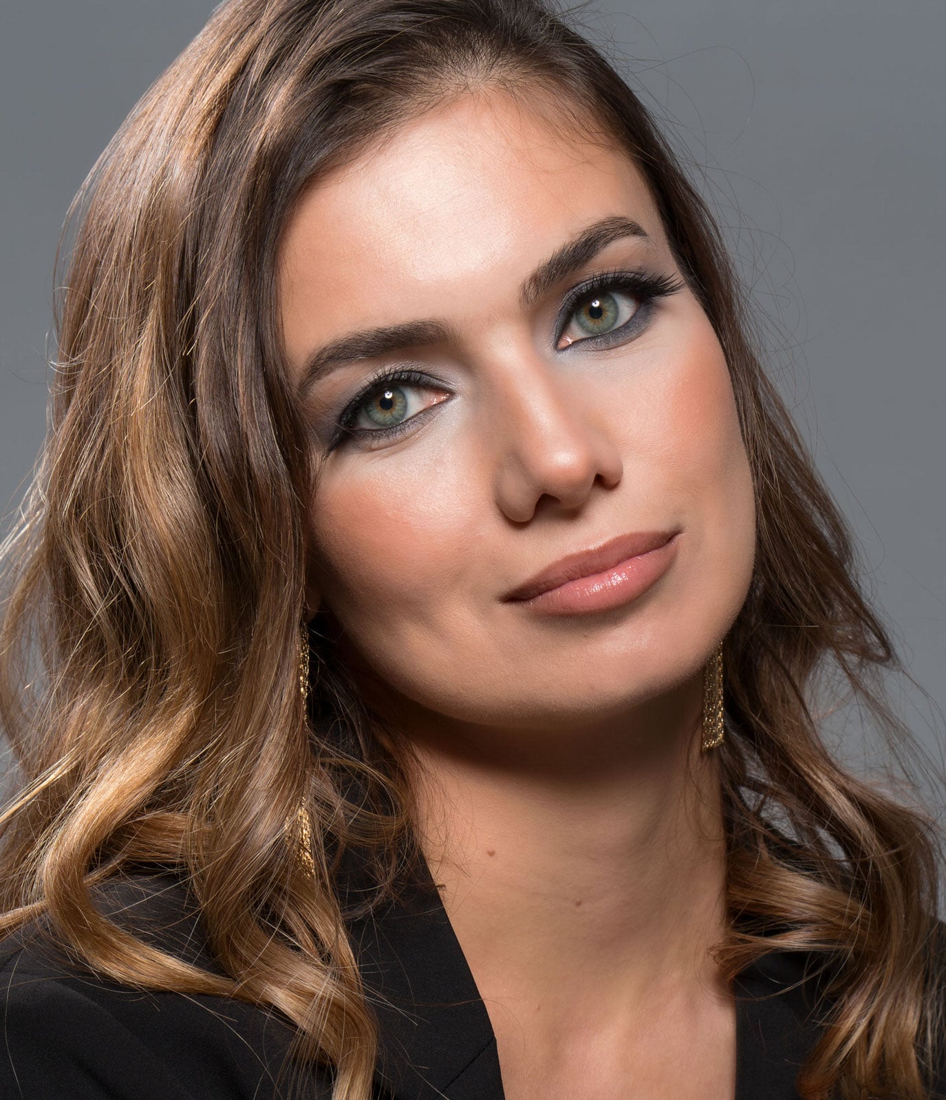 What is Butterfly Lighting and How to Use It for Portrait Photos ...