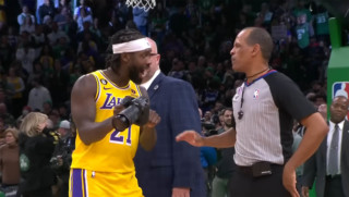 NBA Player Shows Camera to Ref to Prove Missed Foul Call | PetaPixel