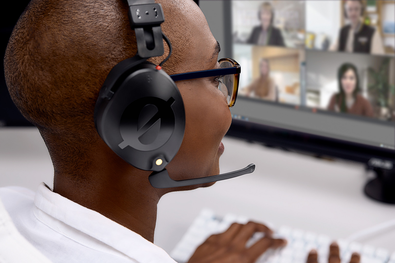 RODE Adds Optional Broadcast-Grade Mic to its Studio Headphones | PetaPixel