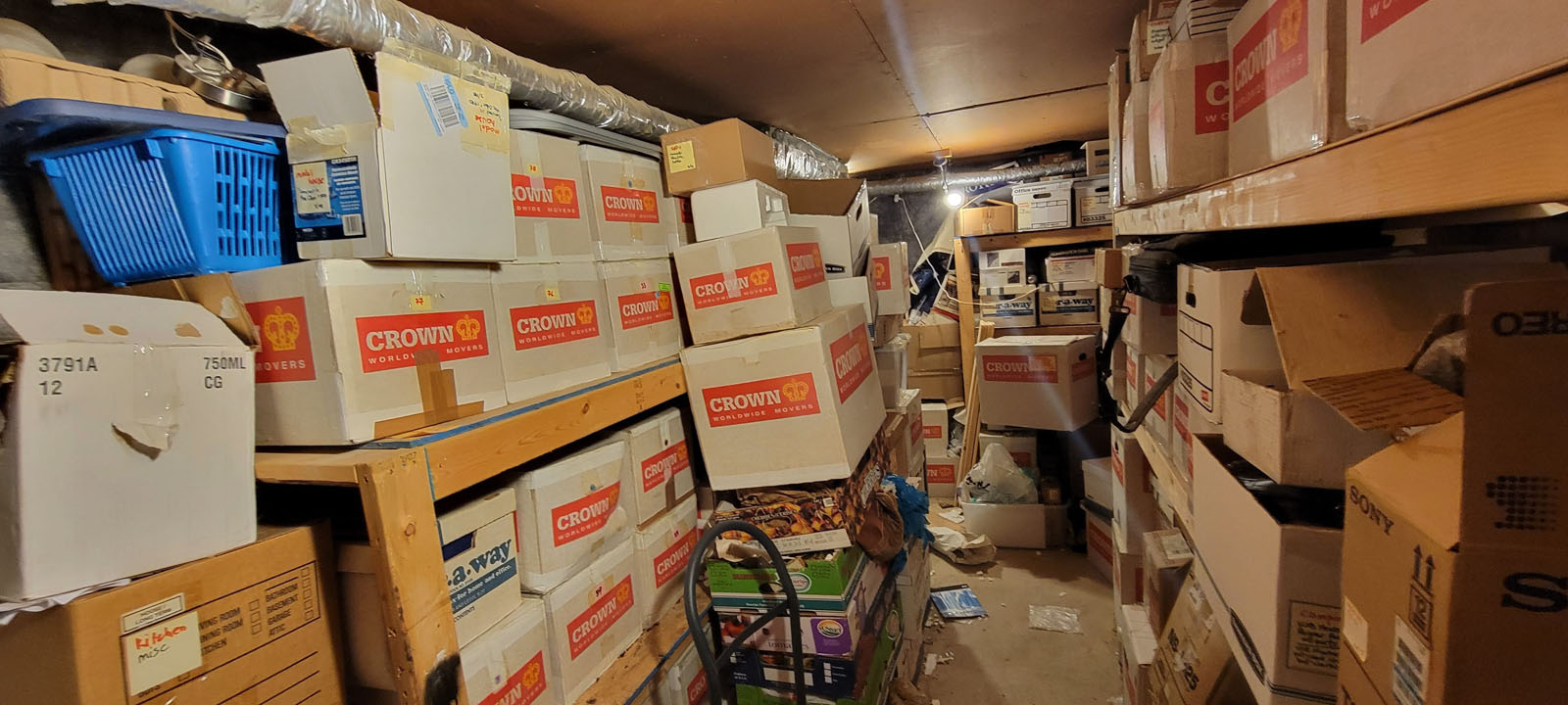 Couple Finds Trove of 2,000 Cameras and Lenses in Storage Unit | PetaPixel