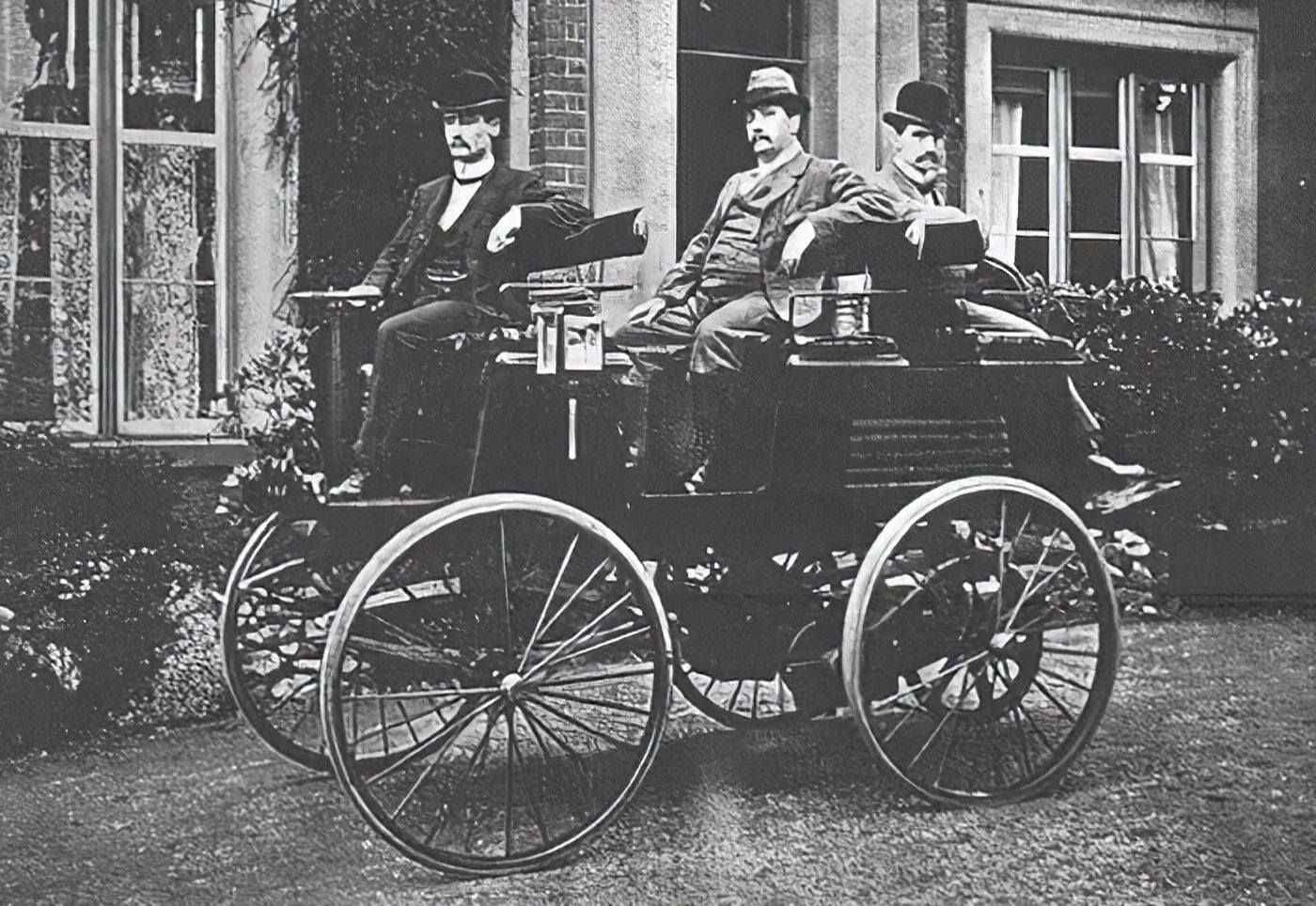 Victorian-Era Photos Prove Electric Cars Were Popular Way Before Tesla ...