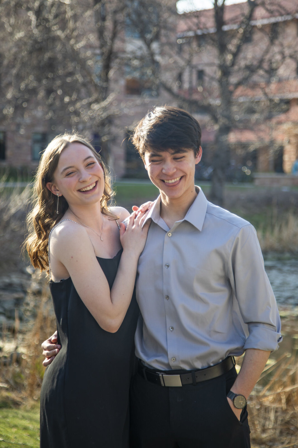 How to Pose for Pictures: The Ultimate Guide | PetaPixel