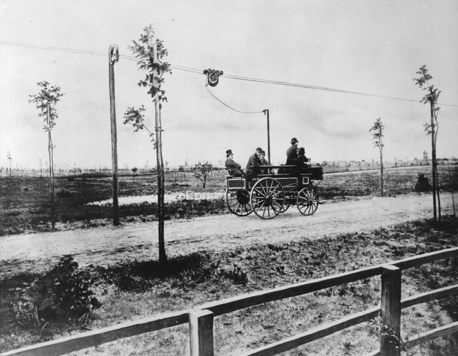 Victorian-Era Photos Prove Electric Cars Were Popular Way Before Tesla ...