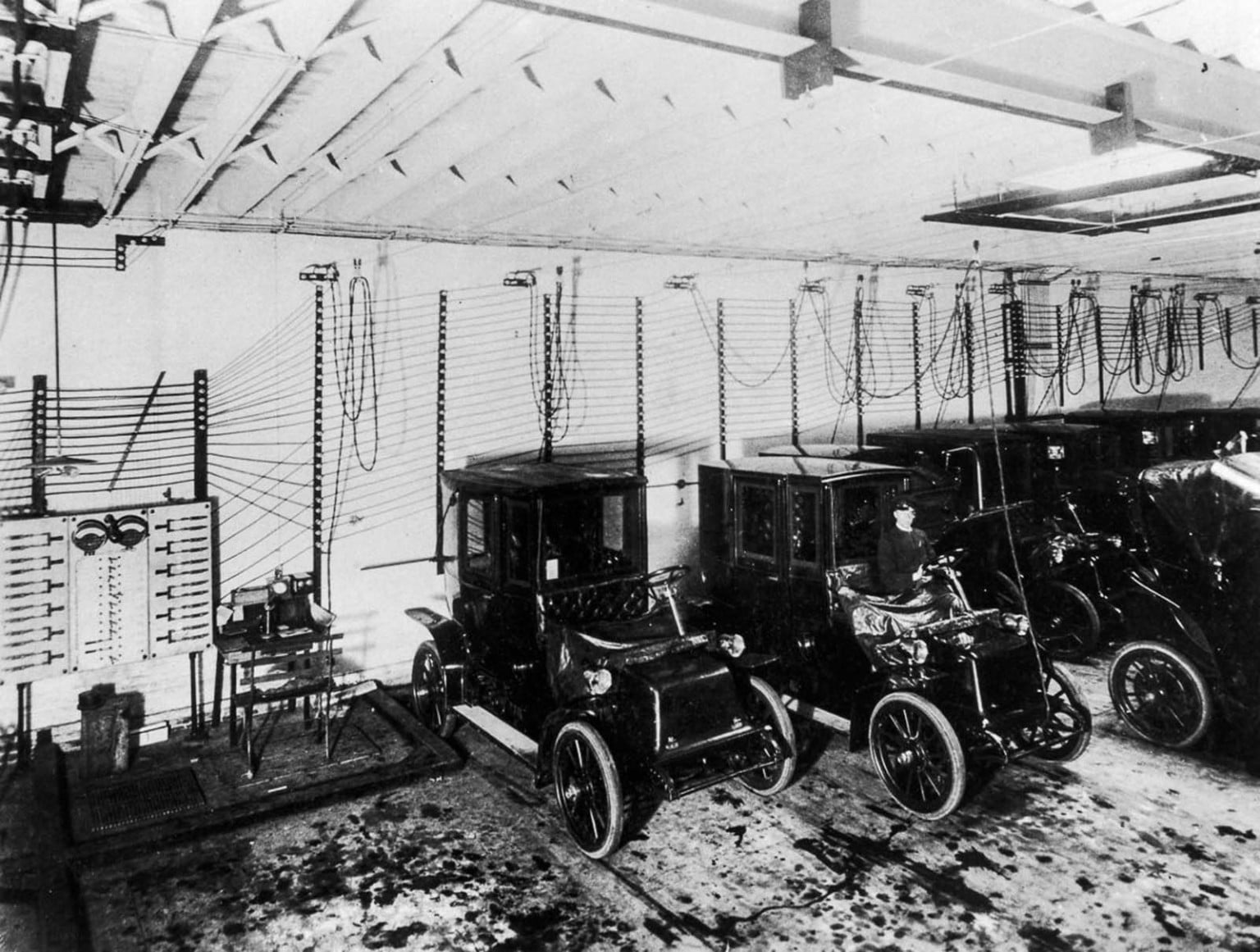 Victorian-Era Photos Prove Electric Cars Were Popular Way Before Tesla ...