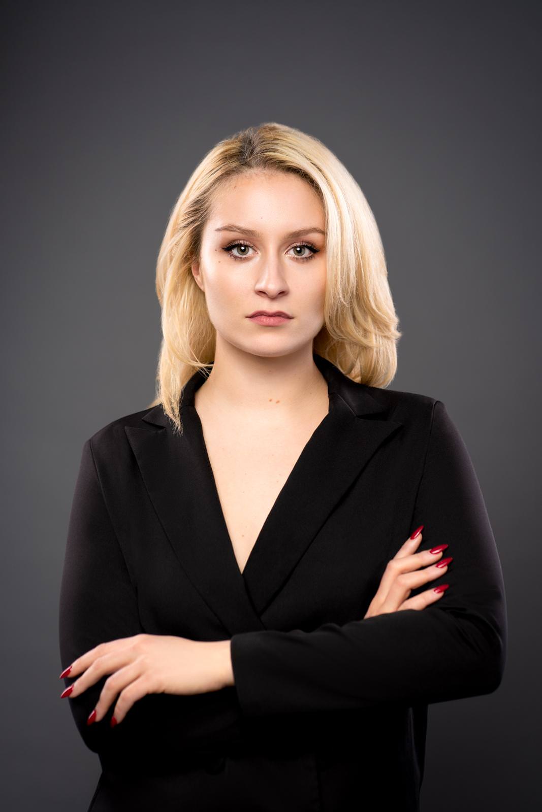 How to Shoot Headshots That Show Personality and Connection | PetaPixel