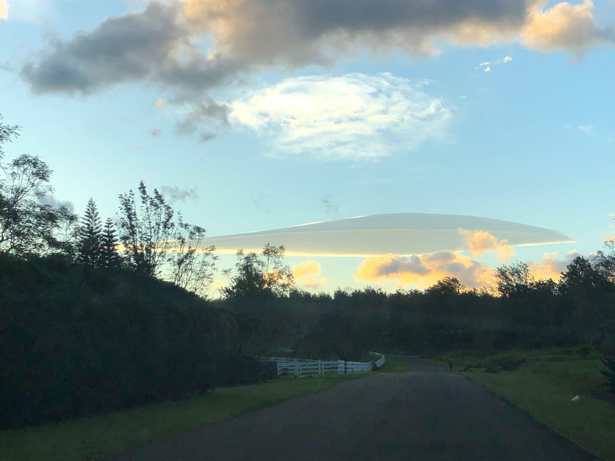 UFO-Shaped Clouds Photographed in Hawaii | PetaPixel