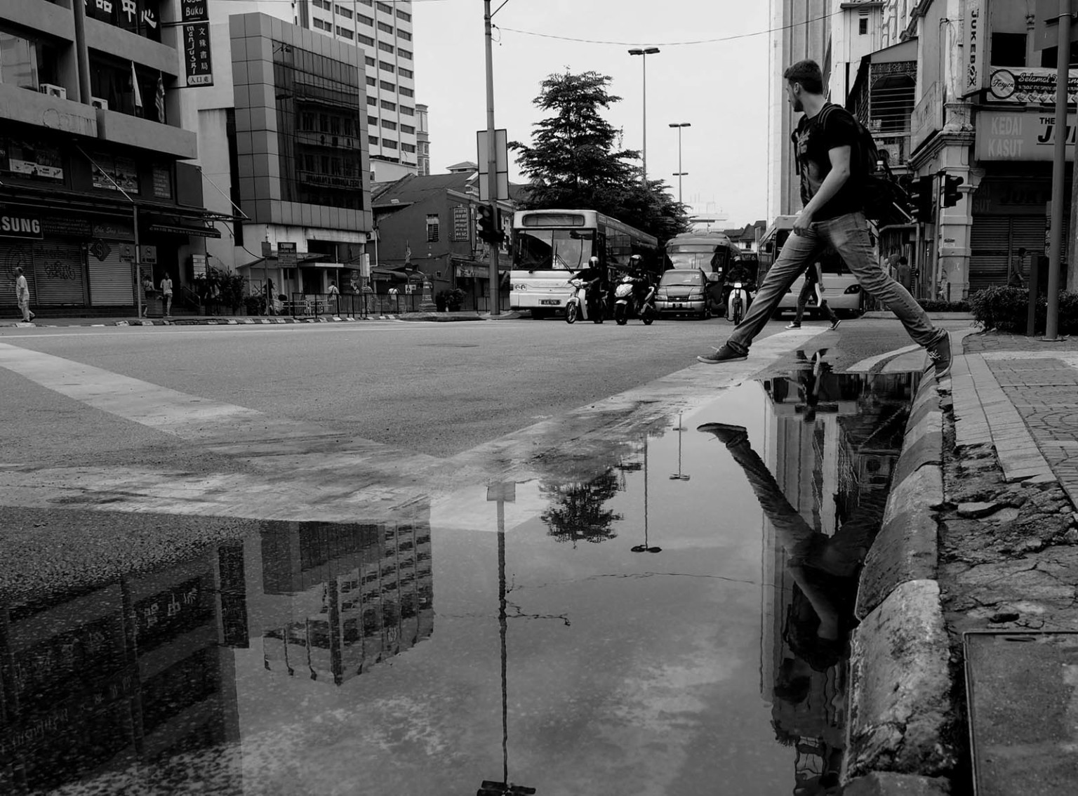 Finding the Decisive Moment in Candid Street Photography | PetaPixel