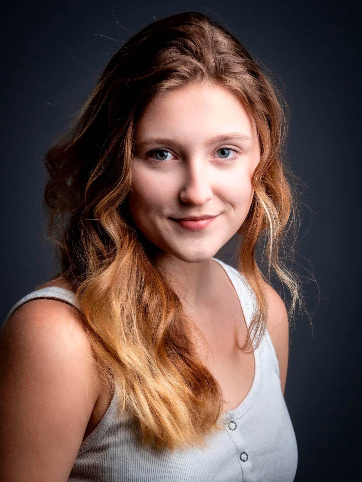 What is Loop Lighting and How to Use It for Portrait Photos | PetaPixel