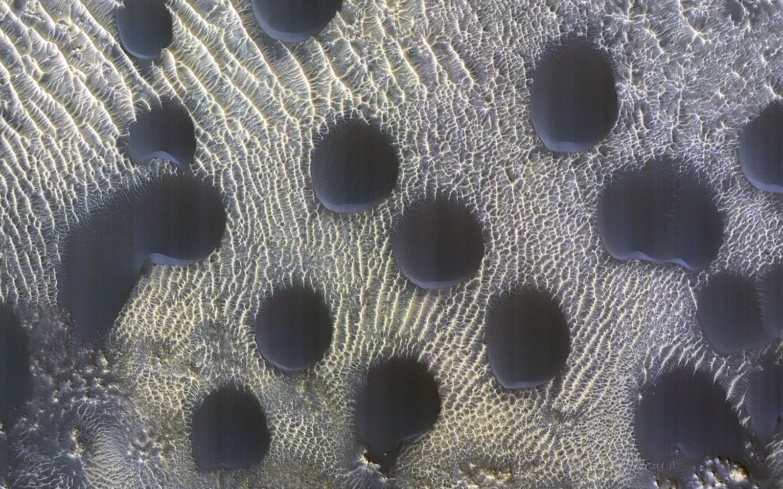 NASA Release Photos of Strange Circular Sands Dunes on Mars | PetaPixel