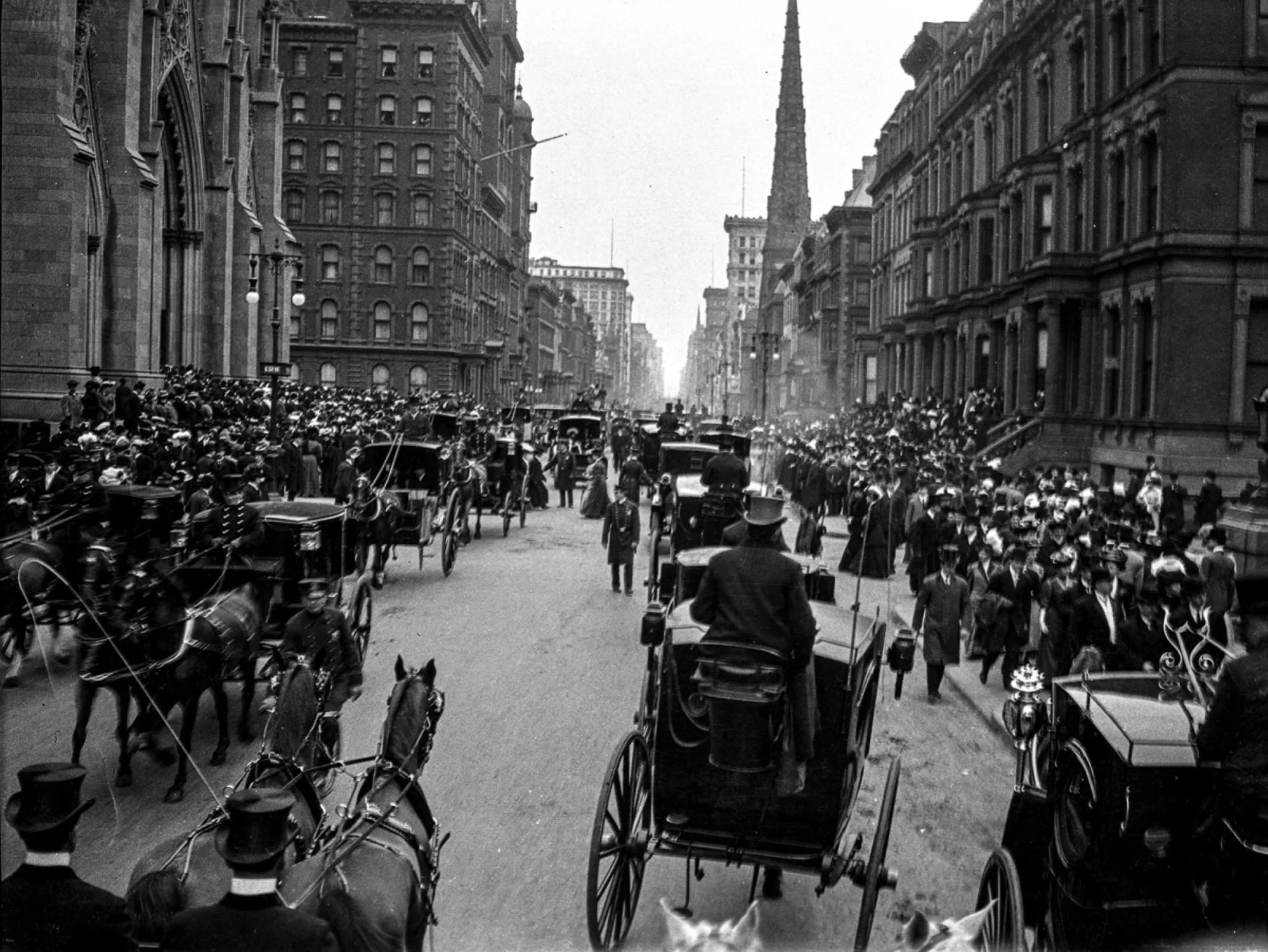 Historic Photos of New York Socialites Attending the Easter Parade ...