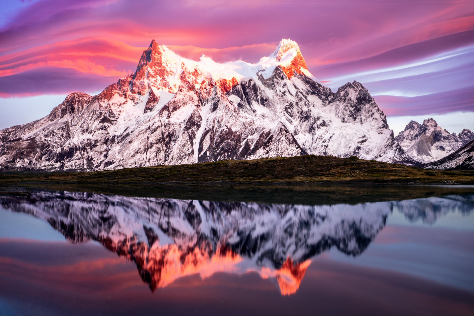 Photographer Captures Gorgeous Photos of Fall Colors in Patagonia ...