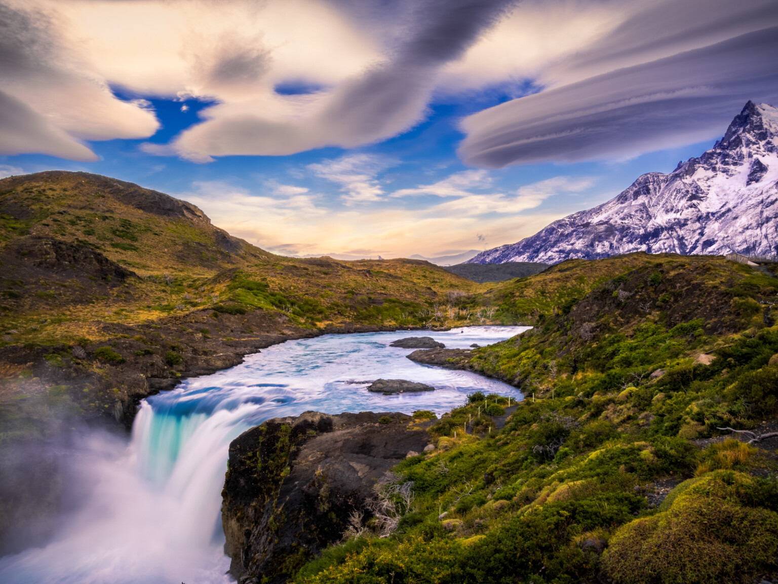 Photographer Captures Gorgeous Photos of Fall Colors in Patagonia ...