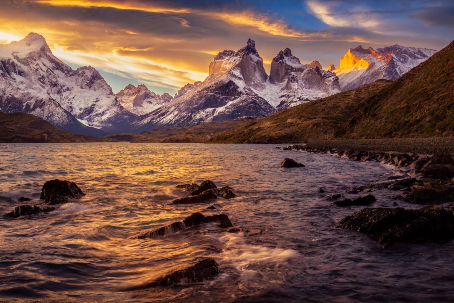Photographer Captures Gorgeous Photos of Fall Colors in Patagonia ...