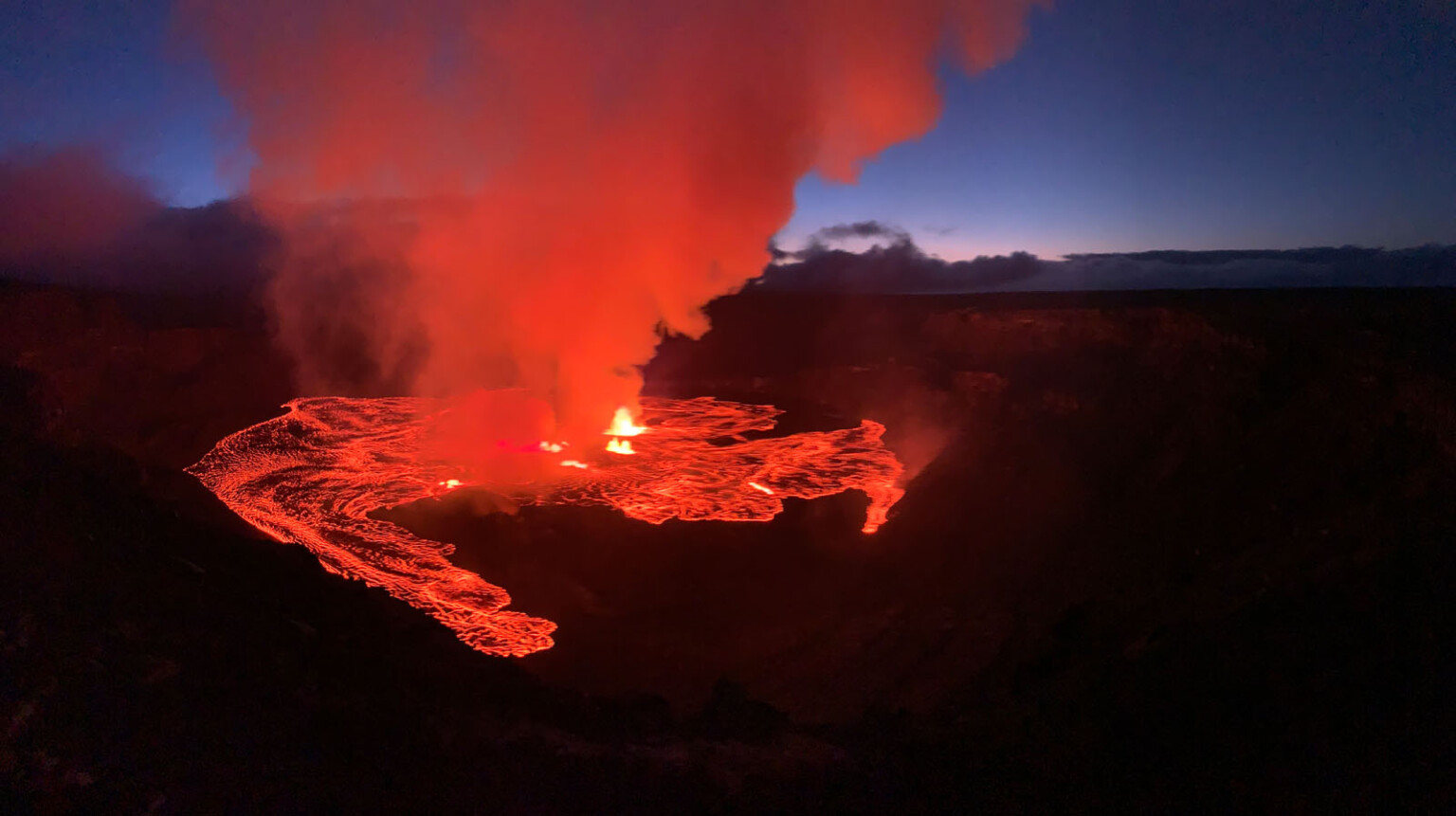Hawaii’s Kilauea Volcano Erupts, Moment Caught on Camera | PetaPixel