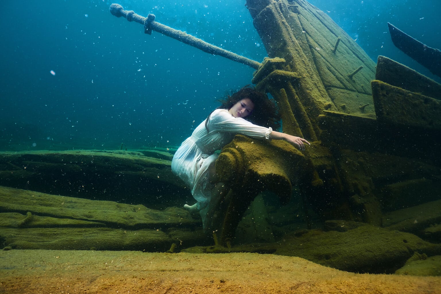 Photographer Sets Record for Deepest Underwater Photo Shoot | PetaPixel