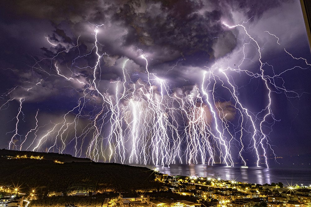 Photographer Combines 30 Photos For Stupendous Lightning Image | PetaPixel