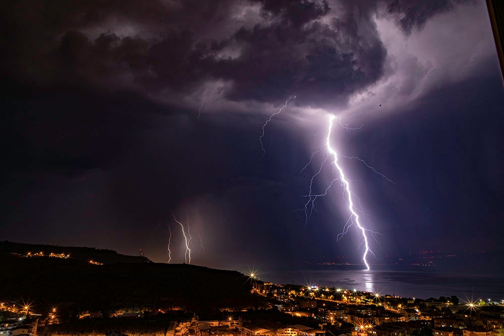 Photographer Combines 30 Photos For Stupendous Lightning Image | PetaPixel