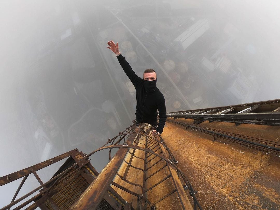 Daredevil Photographer Dies After Falling Off Skyscraper in Hong Kong ...