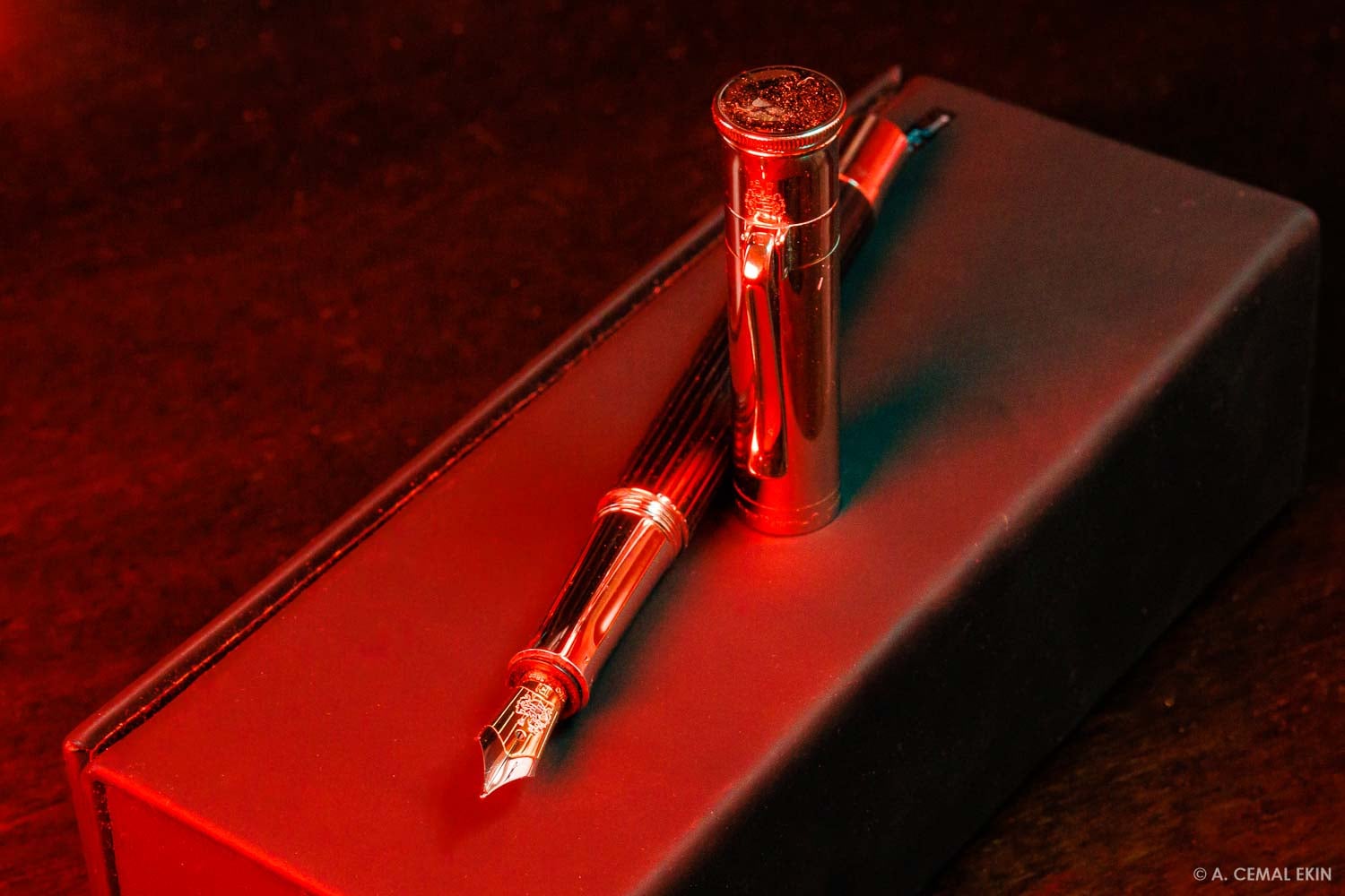 Apexel APL-FL19 Two-Light Kit: Fit For Tabletop Photography | PetaPixel