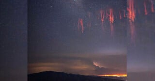 Photographer Captures Rare Red Sprites in the Night Sky Above Arizona ...