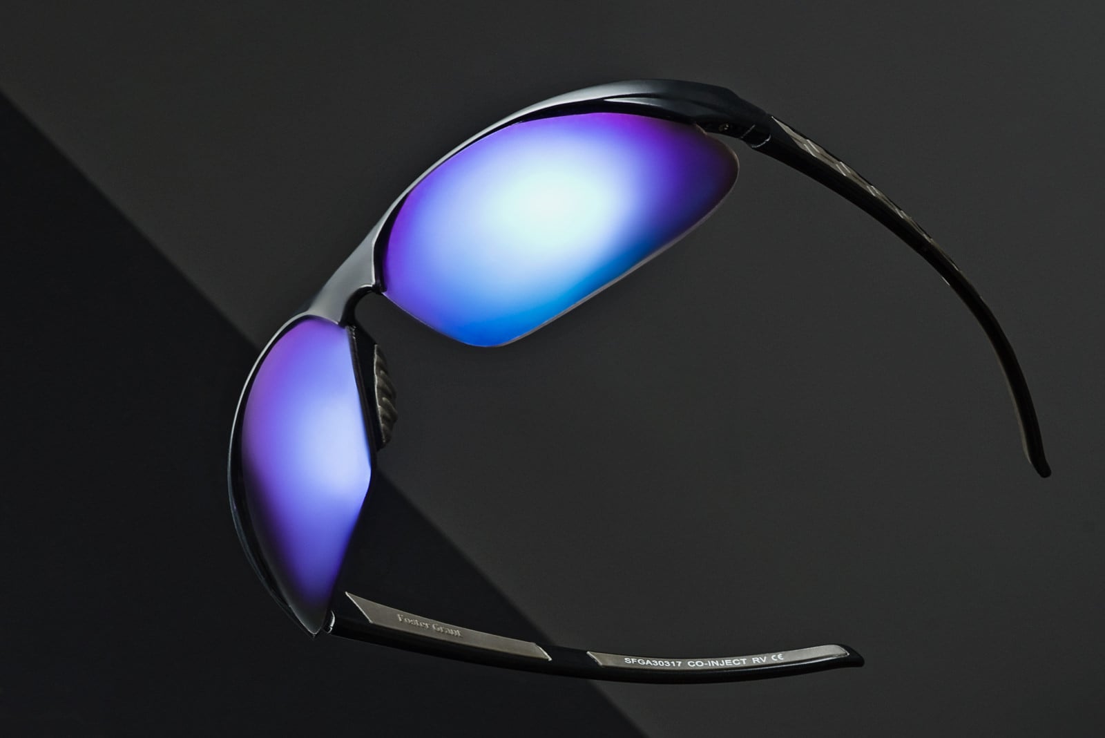 How to Create Gradients of Light for Product Photography | PetaPixel