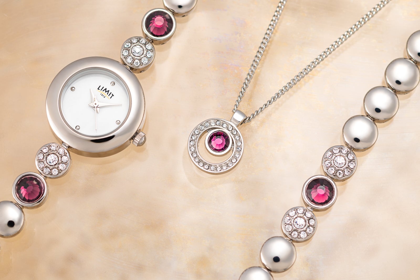 How to Create Gradients of Light for Product Photography | PetaPixel