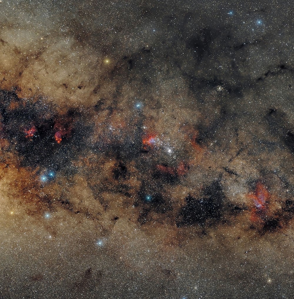 Photographer Travels 10,000 Miles to Capture Stunning Photo of the ...