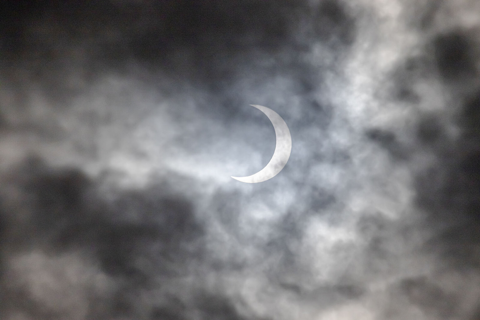 Photographers Capture Spectacular 'Ring of Fire' Eclipse | PetaPixel