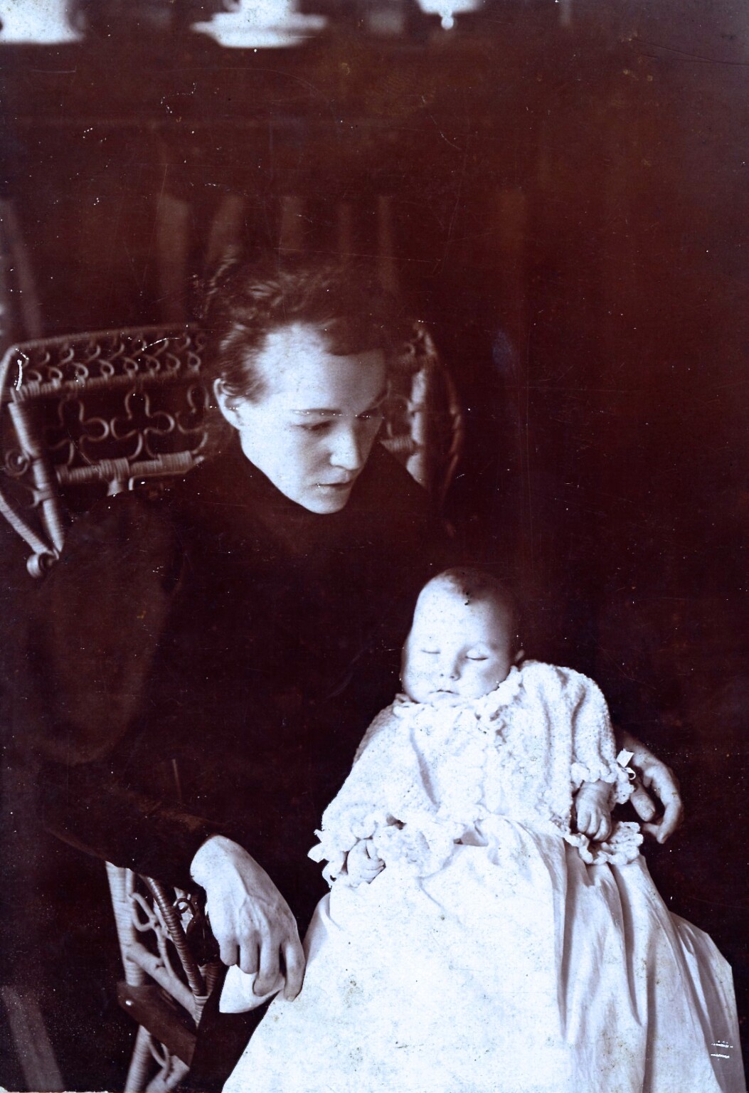 Haunting Victorian Family Photos Show Loved Ones Who are Already Dead ...