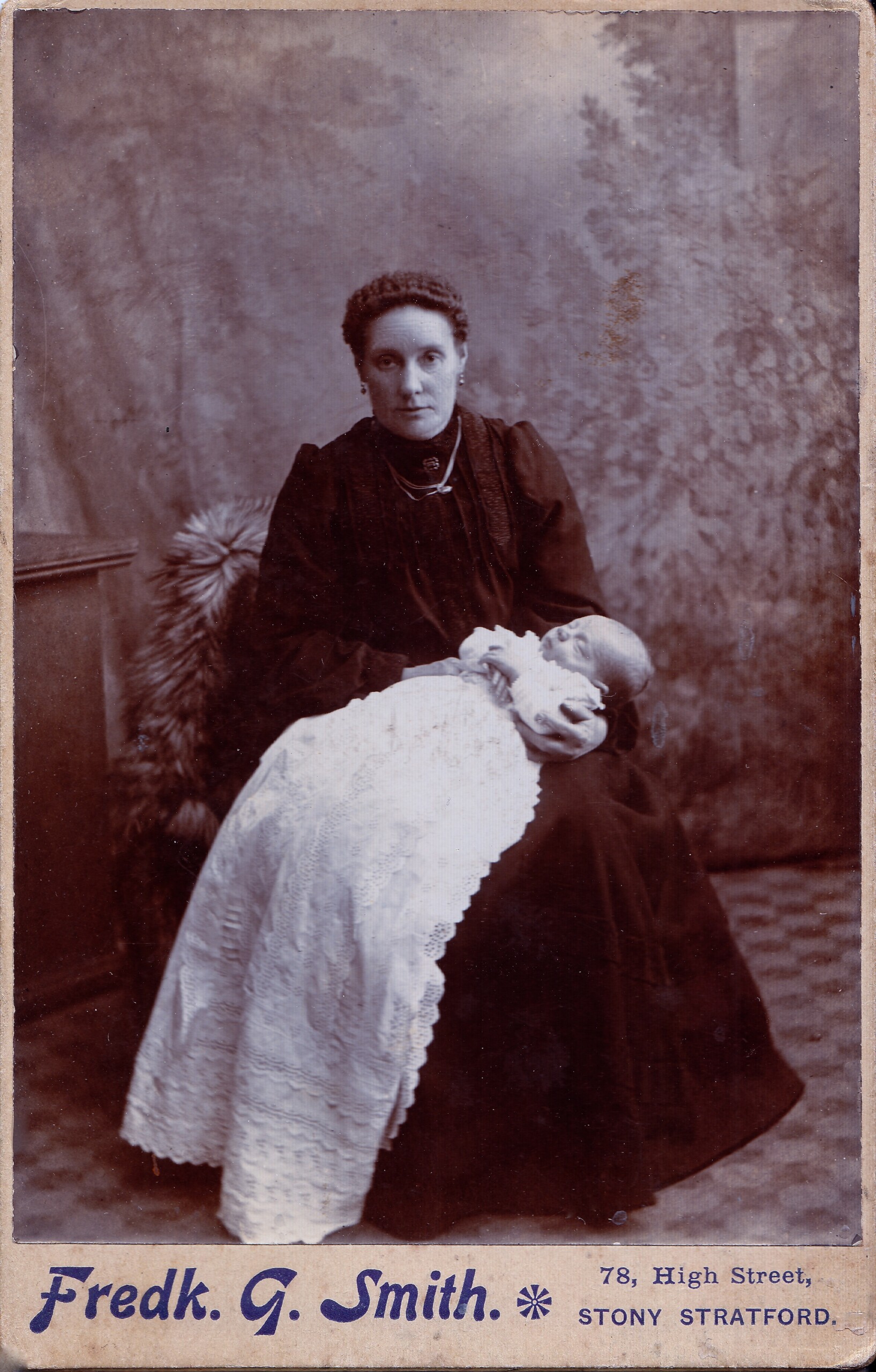 Haunting Victorian Family Photos Show Loved Ones Who are Already Dead ...