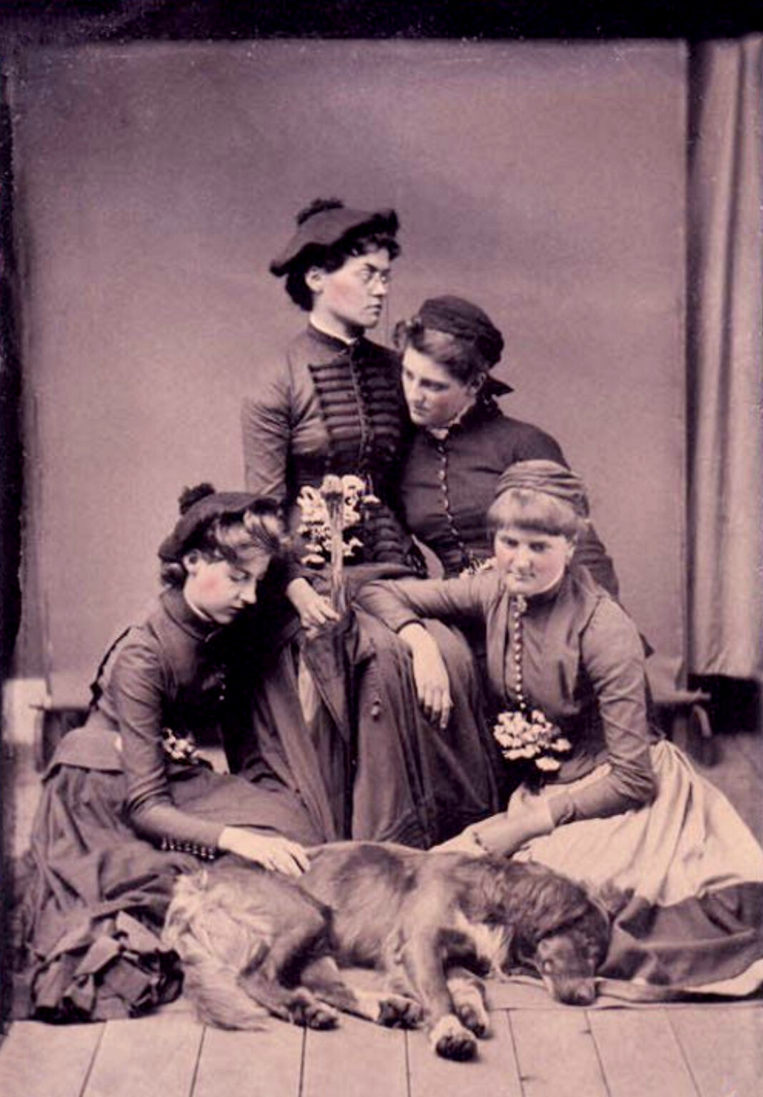 Haunting Victorian Family Photos Show Loved Ones Who are Already Dead ...