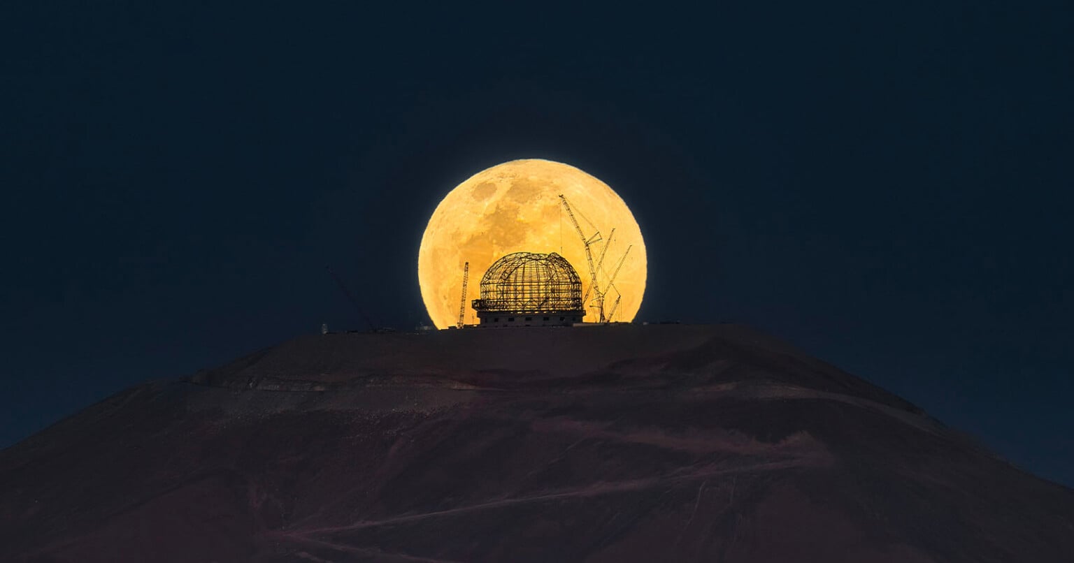 Stunning Photo of Hunter's Moon Rising Over The World's Largest ...