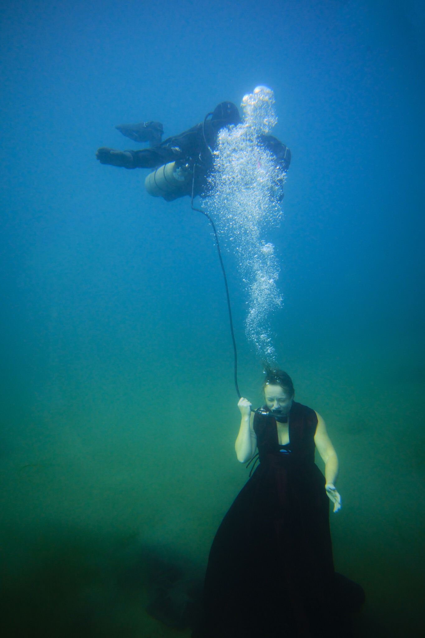 The New Record for Deepest Underwater Photo Shoot is 5x Deeper | PetaPixel