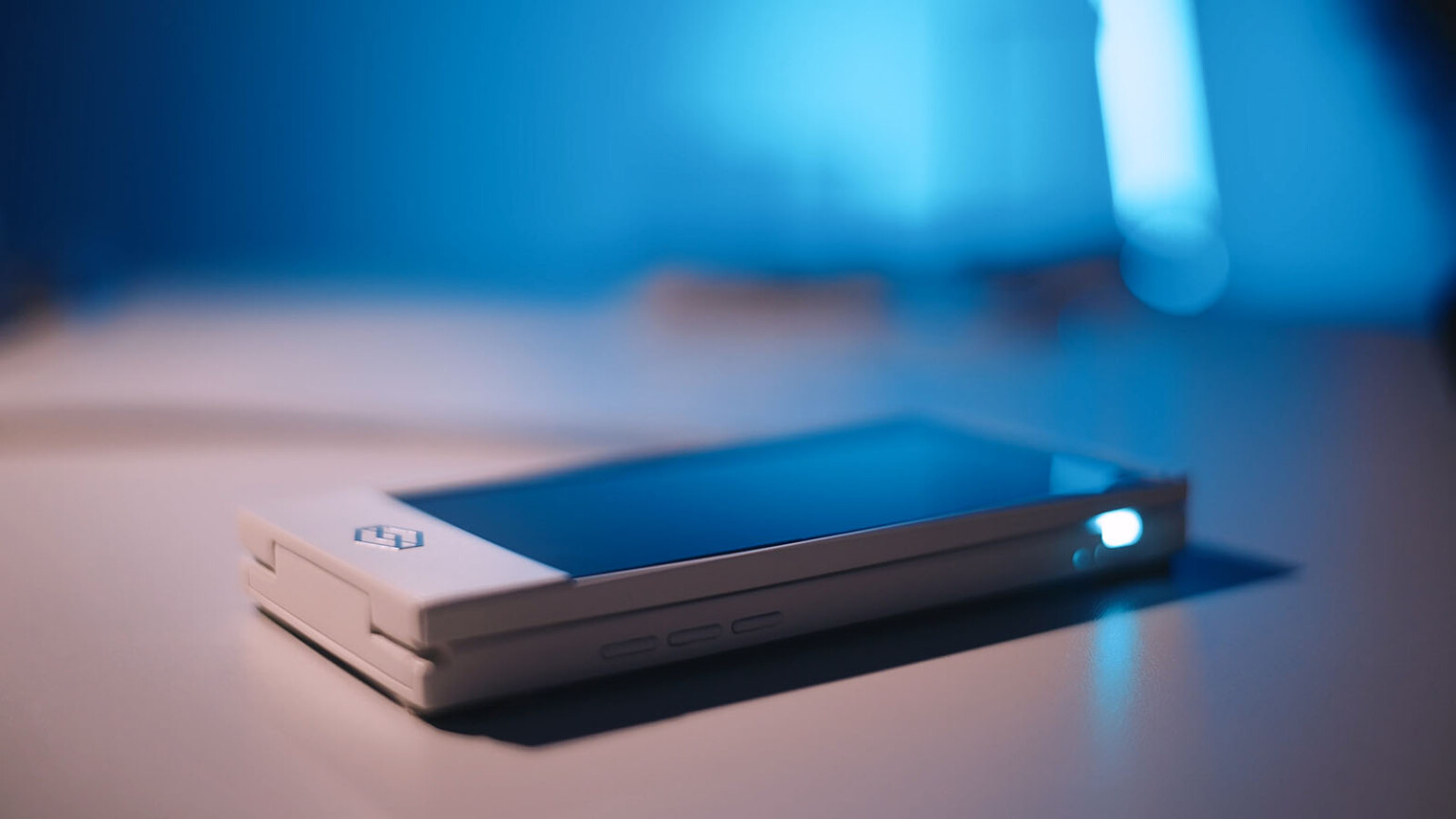 Looking Glass Go Puts Intelligent 3D Holograms in the Palm of Your Hand ...